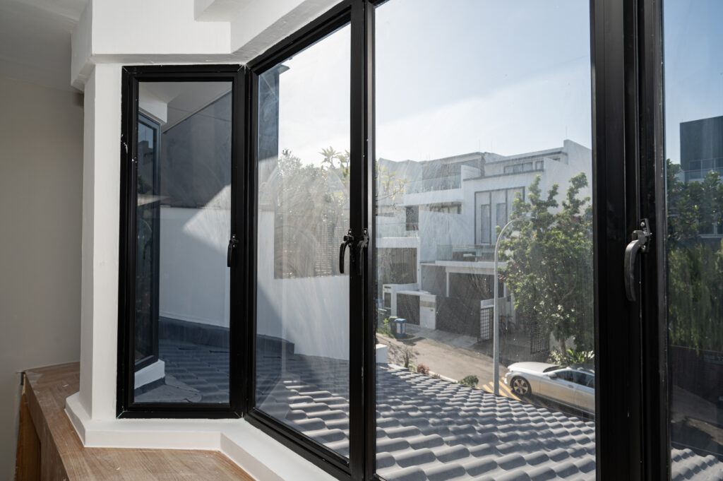 Best HDB-Approved Windows Contractor in Singapore | AT Aluminium